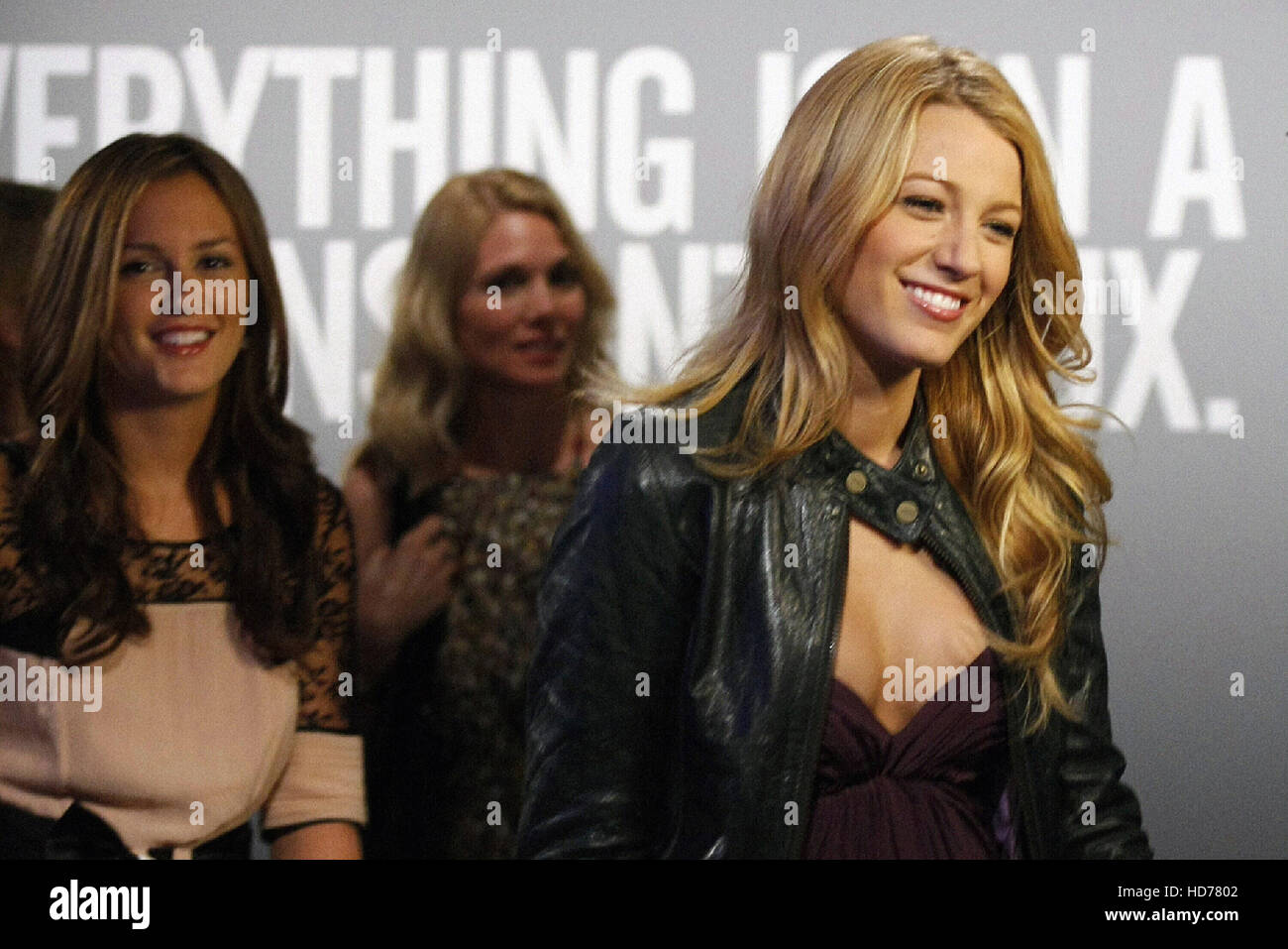 GOSSIP GIRL, foreground from left: Leighton Meester, Blake Lively ...
