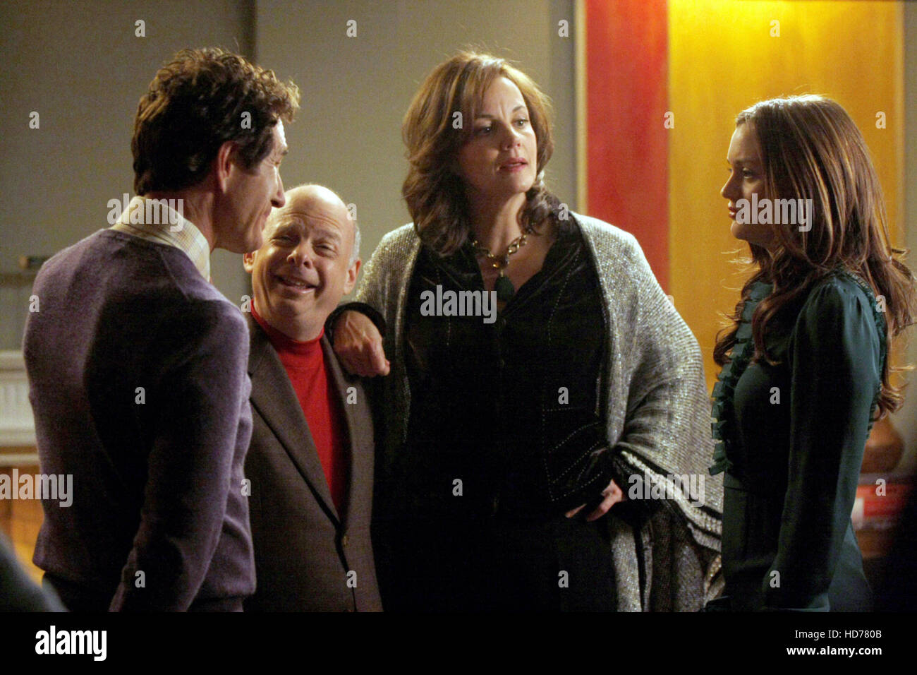 GOSSIP GIRL, from left: John Shea, Wallace Shawn, Margaret Colin ...
