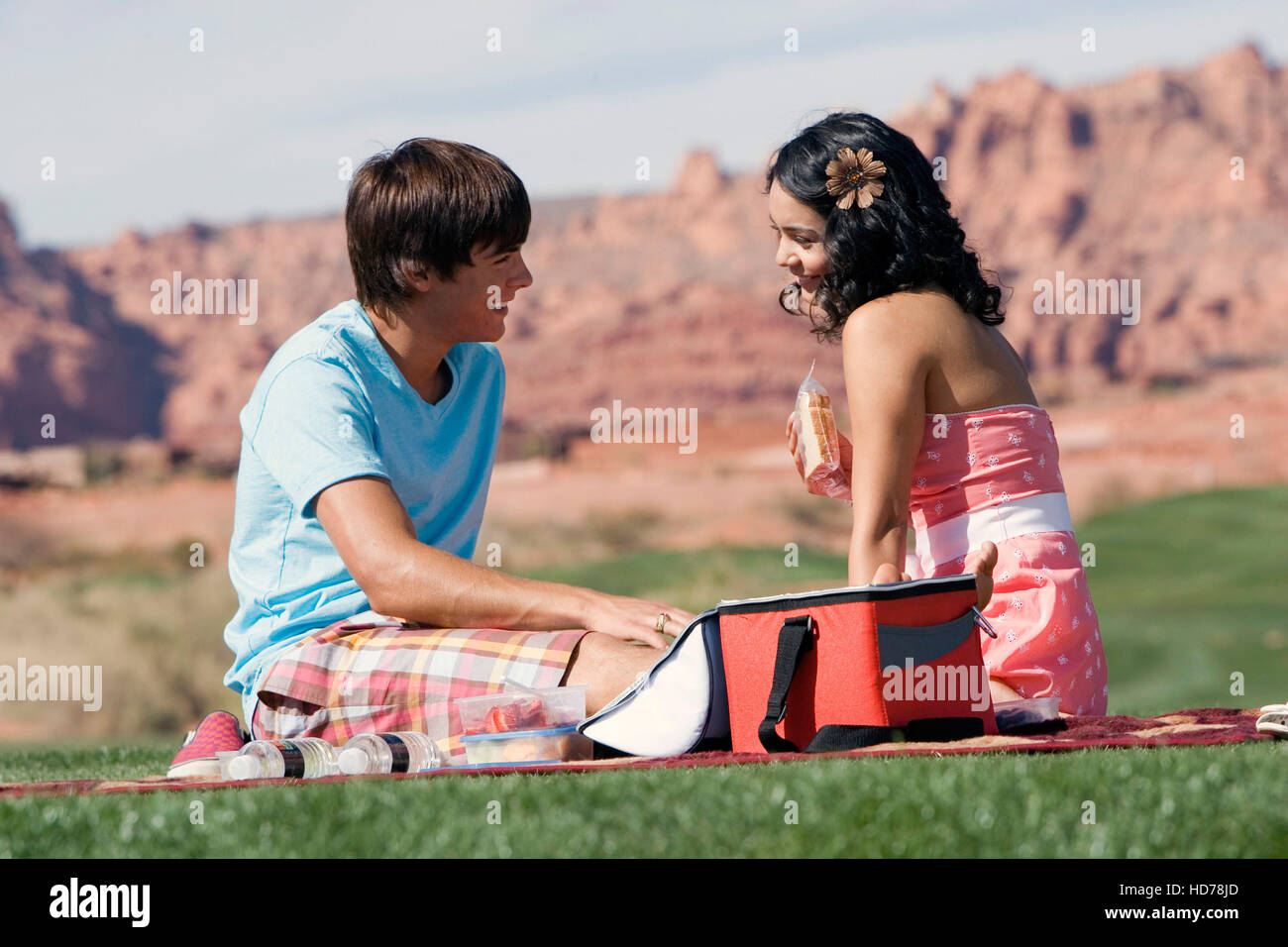 HIGH SCHOOL MUSICAL 2, Zac Efron, Vanessa Anne Hudgens, 2007, photo ...