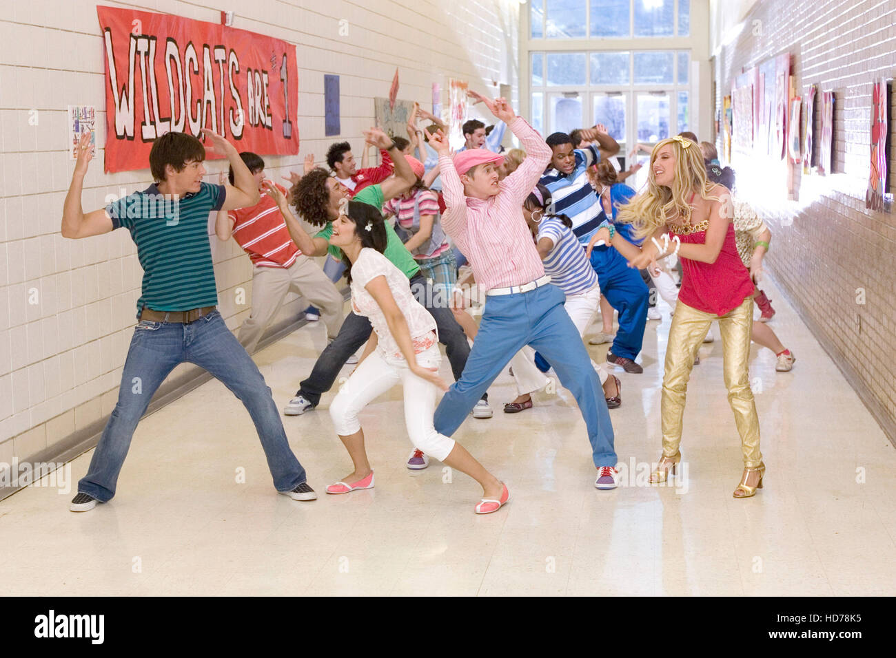 HIGH SCHOOL MUSICAL 2, Zac Efron, Vanessa Hudgens, Lucas Grabeel ...