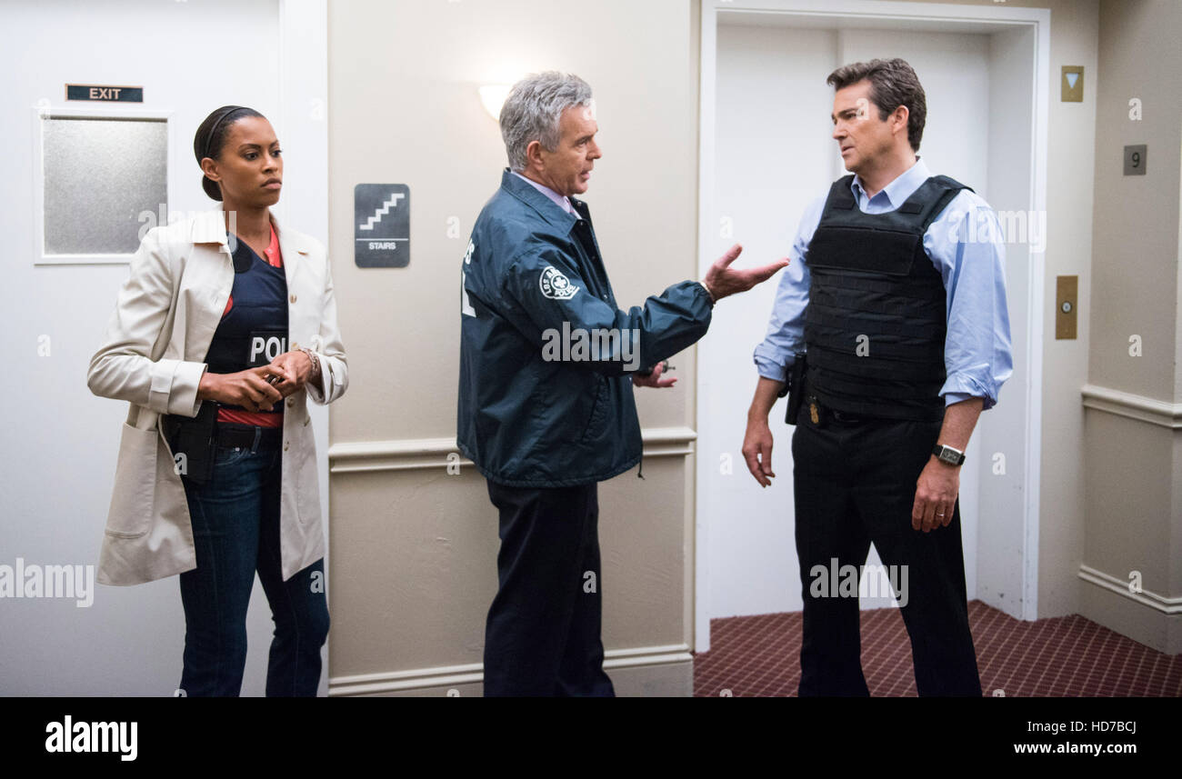 MAJOR CRIMES, (from left): Kearran Giovanni, Tony Denison, Jon Tenney ...