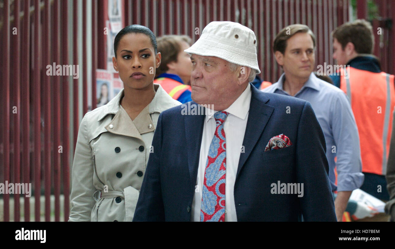MAJOR CRIMES, (from left: Kearran Giovanni, G.W. Bailey, 'Present Tense ...