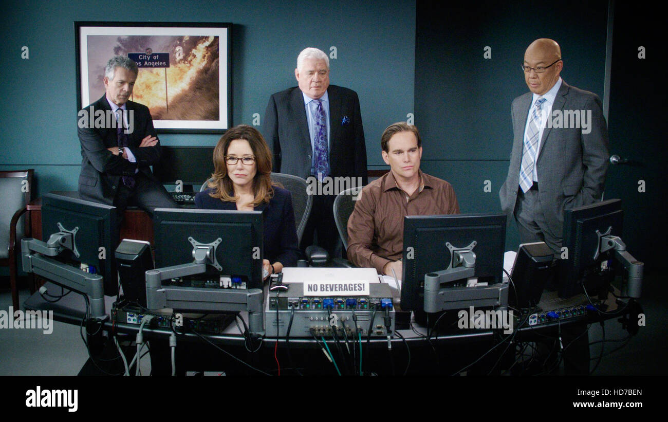 MAJOR CRIMES, (from left): Tony Denison, Mary McDonnell, G.W. Bailey ...