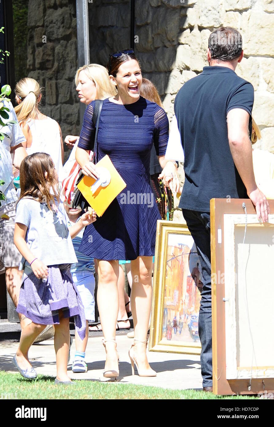 Jennifer Garner goes to church with her children Featuring: Jennifer ...