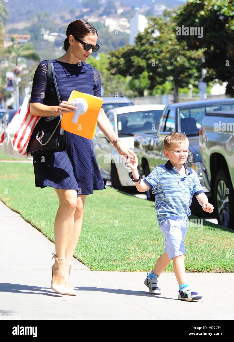 Jennifer Garner goes to church with her children Featuring: Jennifer ...