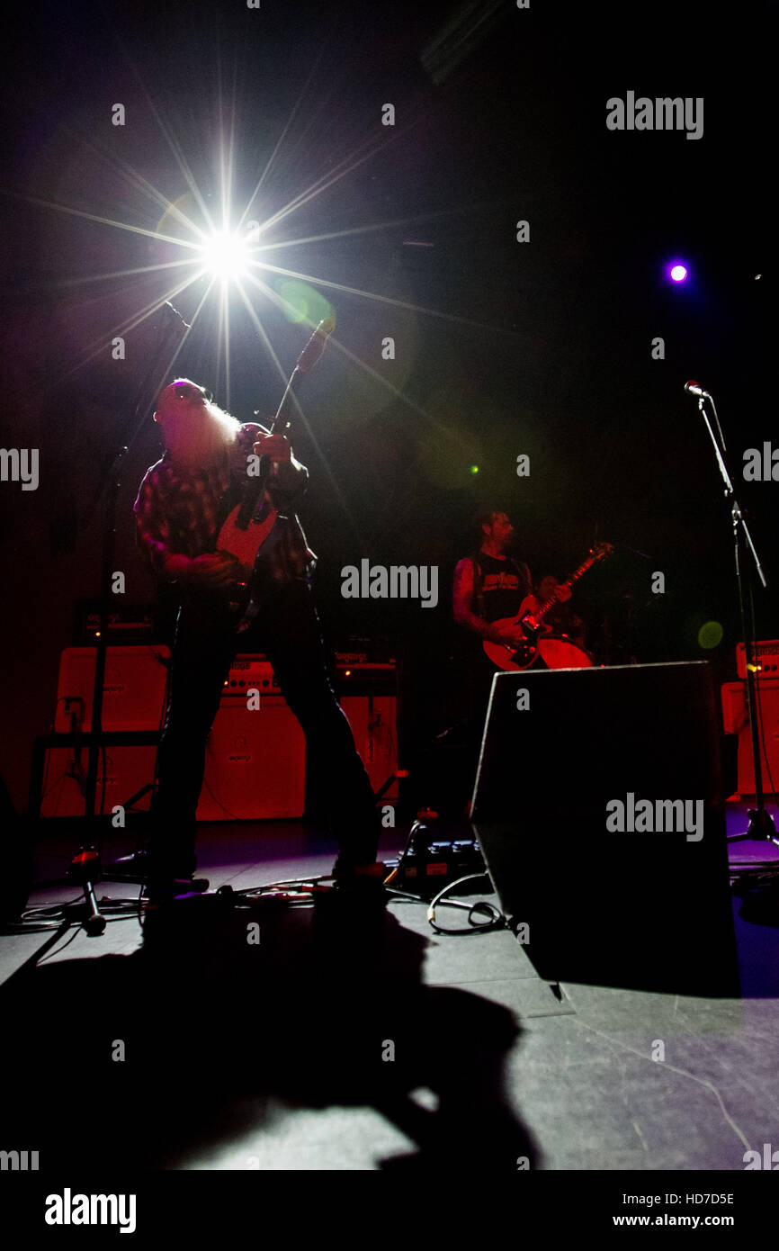 Dave Catching of Eagles of Death Metal as the band play Coliseu dos ...