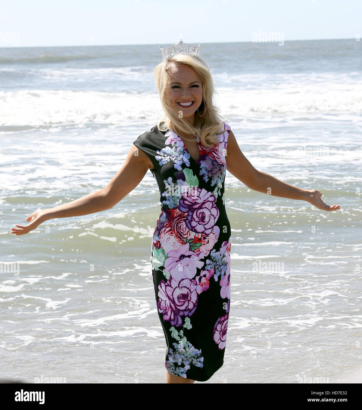 2017 Miss America Toe Dip at The Boardwalk in Atlantic City, NJ ...
