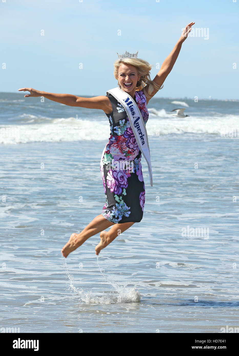 2017 Miss America Toe Dip at The Boardwalk in Atlantic City, NJ ...