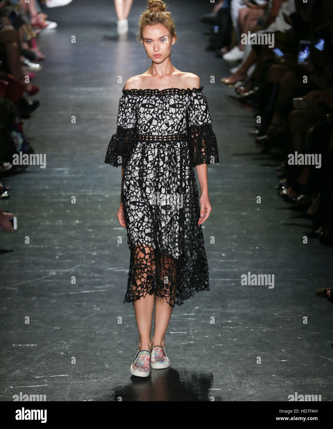 New York Fashion Week Spring/Summer 2017 - Vivienne Tam - Runway ...