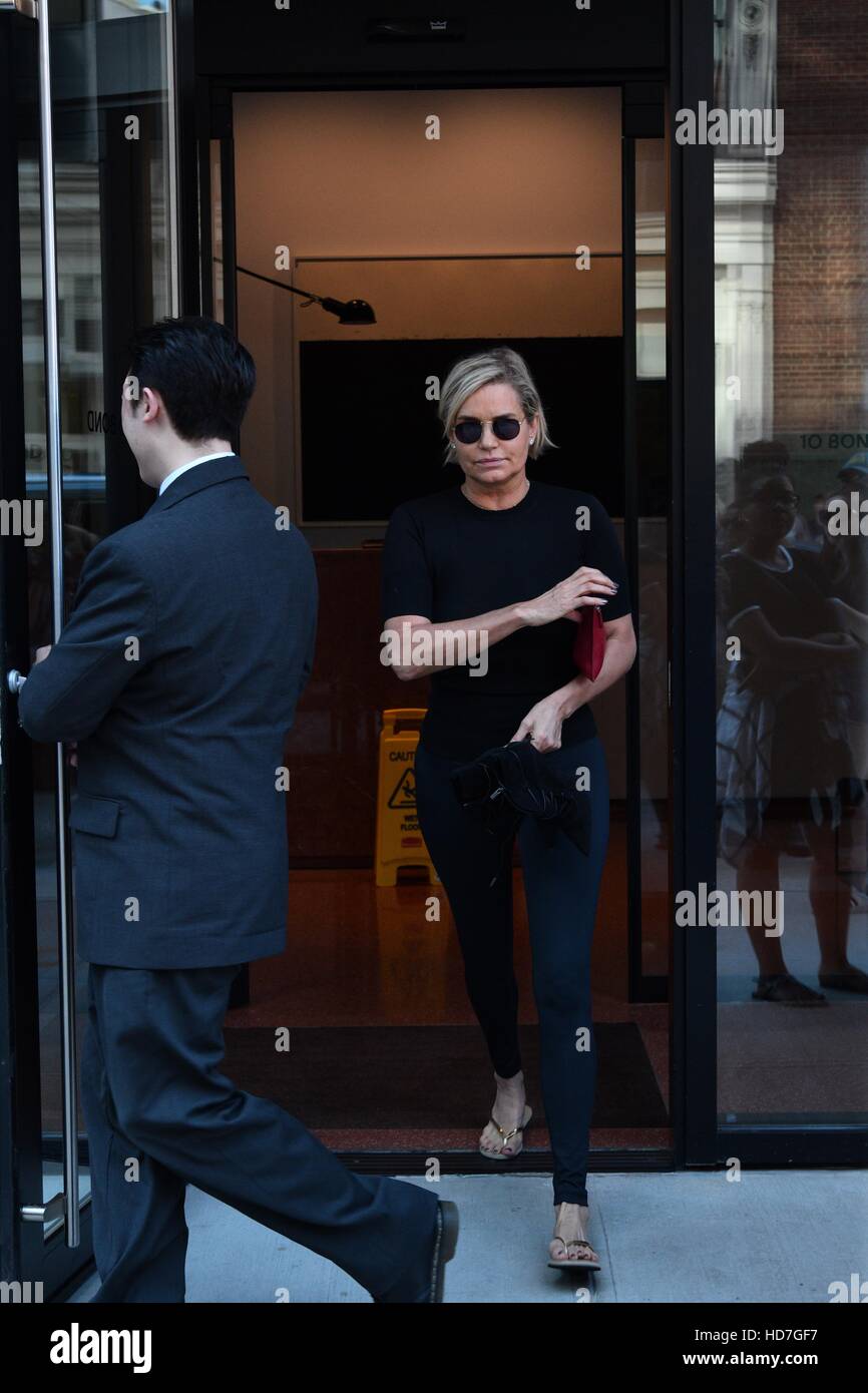 Yolander Foster visits her daughter Featuring: Yolanda Foster Where ...