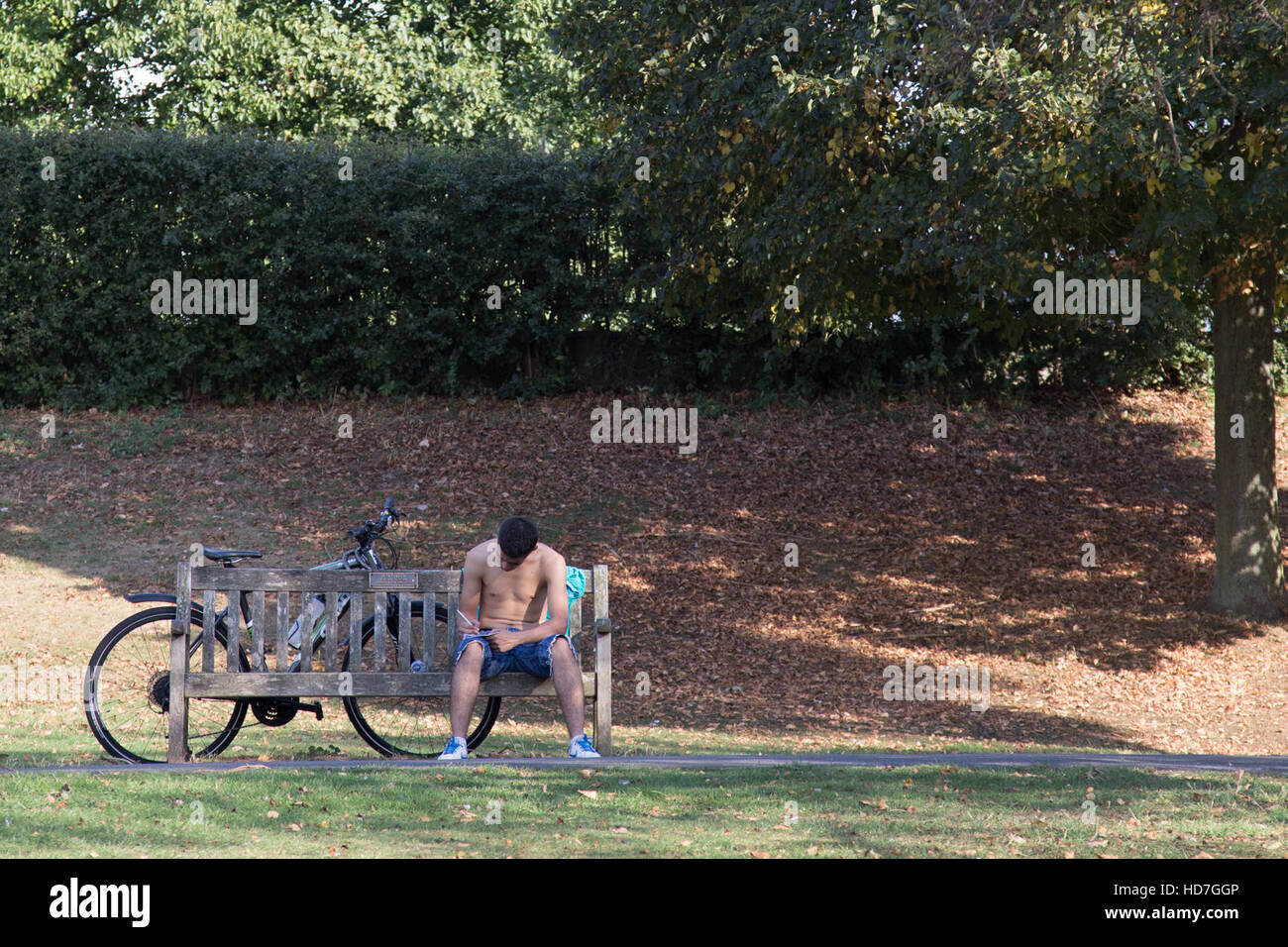 The sun shines down on Gravesend Promenade this afternoon where the ...