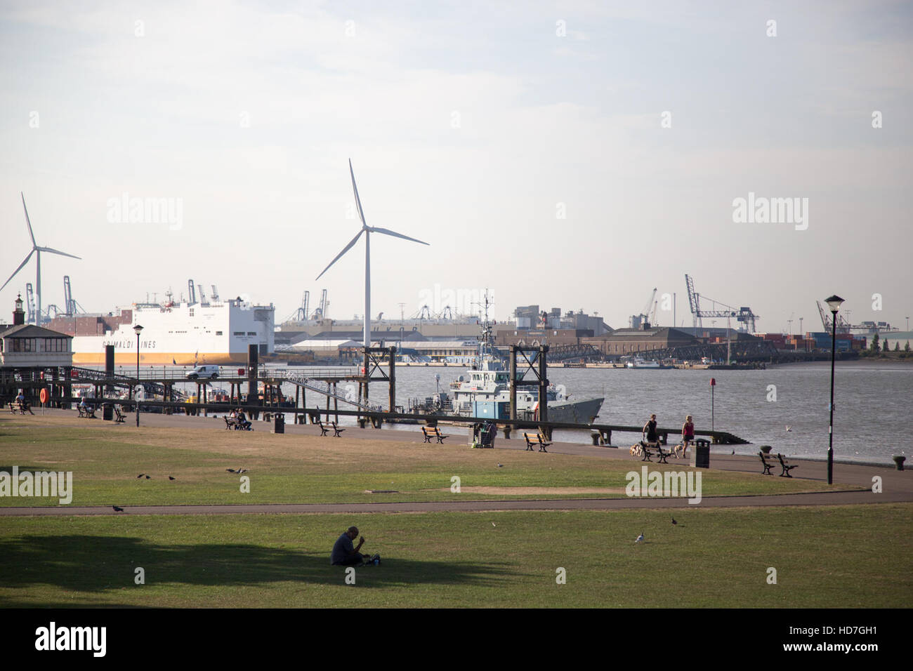 The sun shines down on Gravesend Promenade this afternoon where the ...