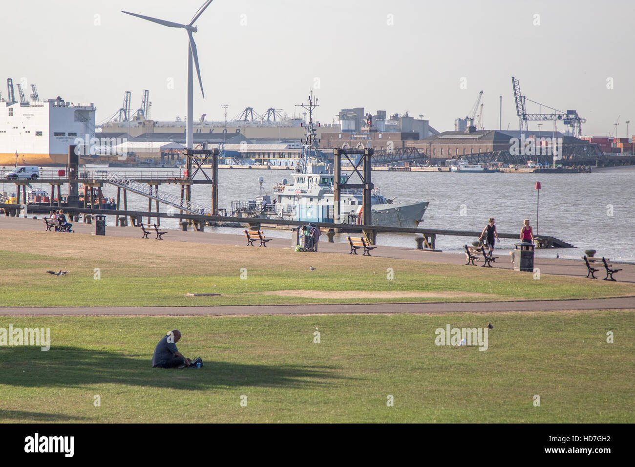 The sun shines down on Gravesend Promenade this afternoon where the ...