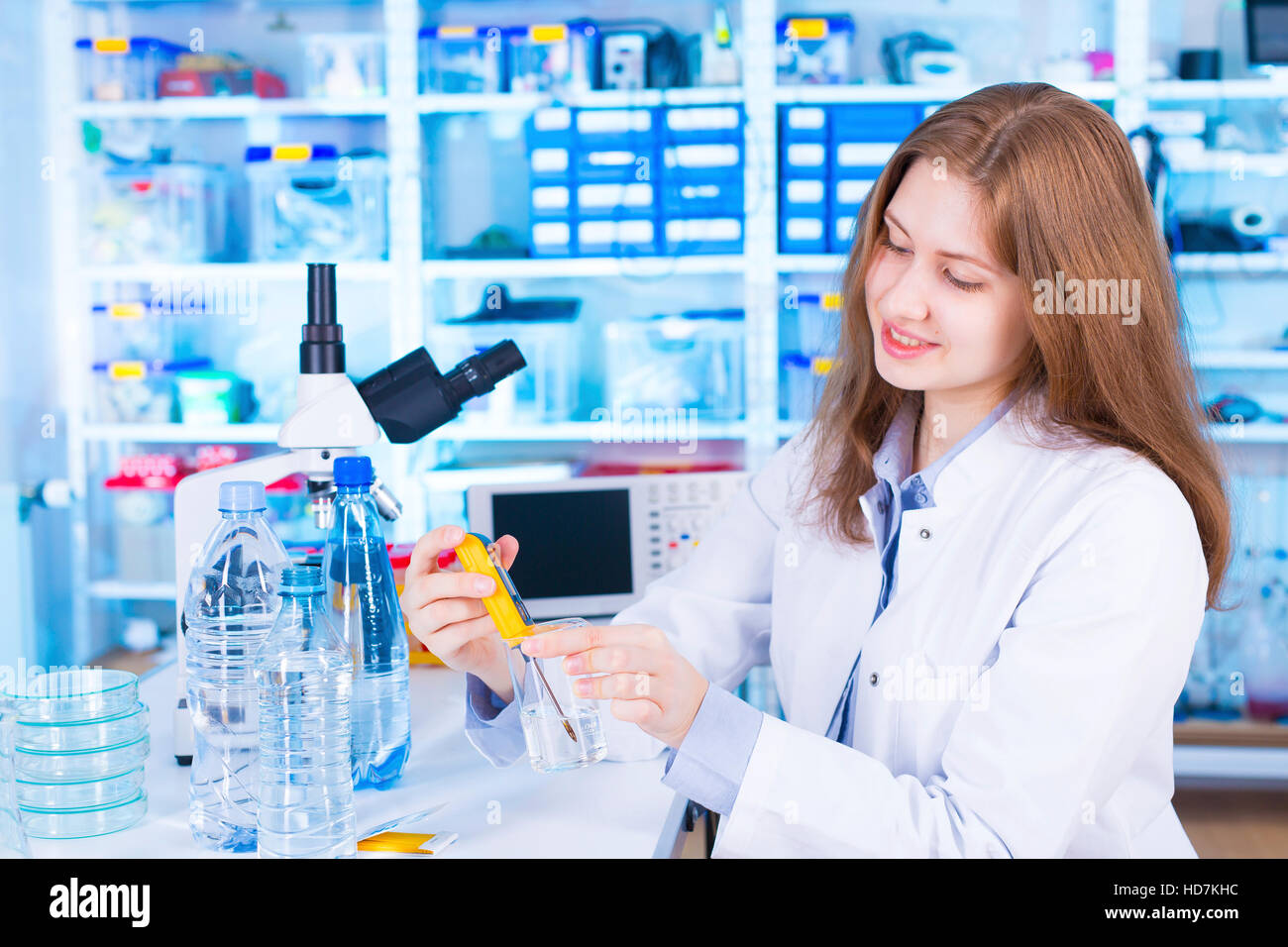 MODEL RELEASED. Woman working in laboratory Stock Photo - Alamy