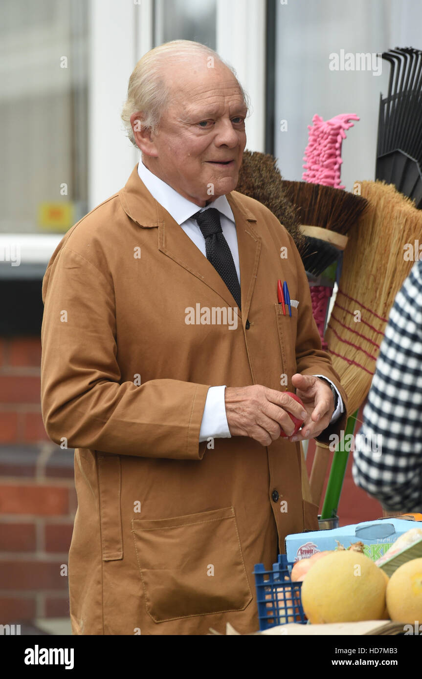 David jason del boy hi-res stock photography and images - Alamy