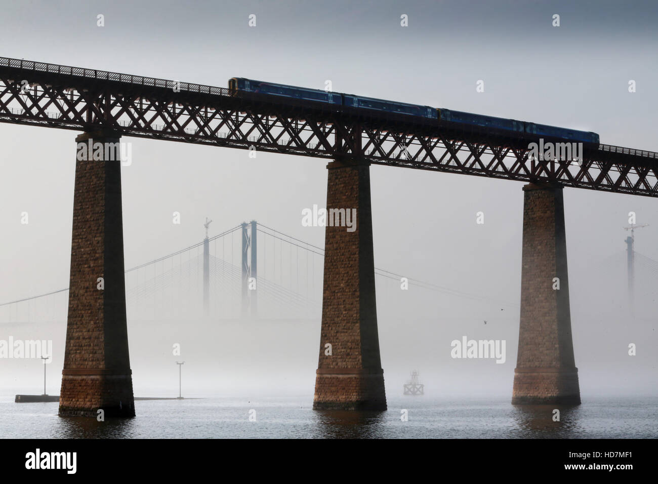 Forth bridge in the fog hi-res stock photography and images - Alamy