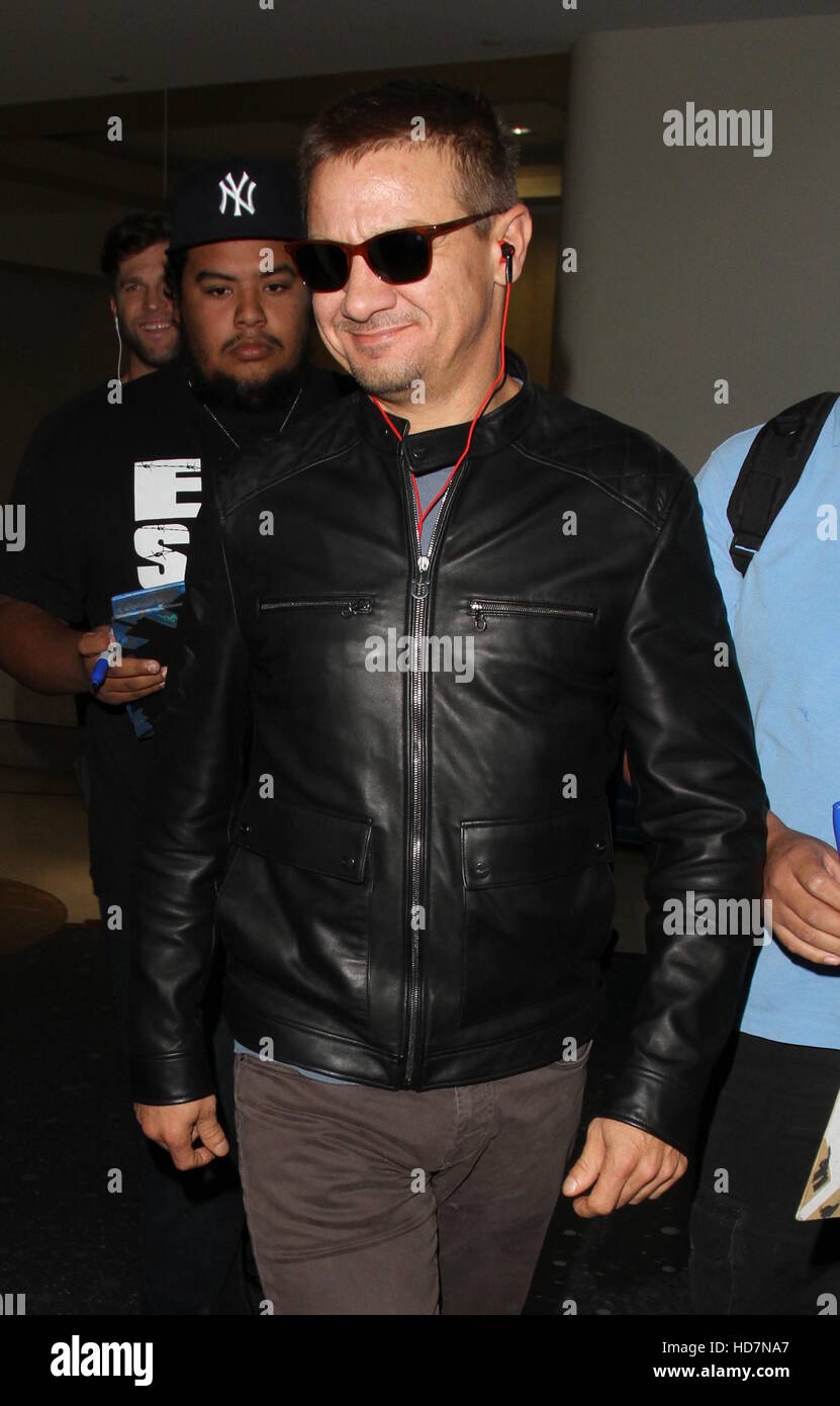 Jeremy Renner arrives at Los Angeles International Airport Featuring ...