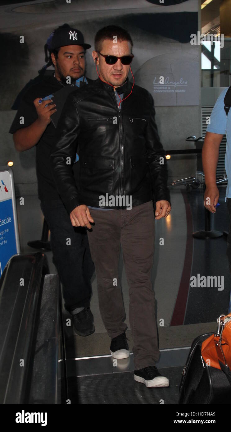 Jeremy Renner arrives at Los Angeles International Airport Featuring ...
