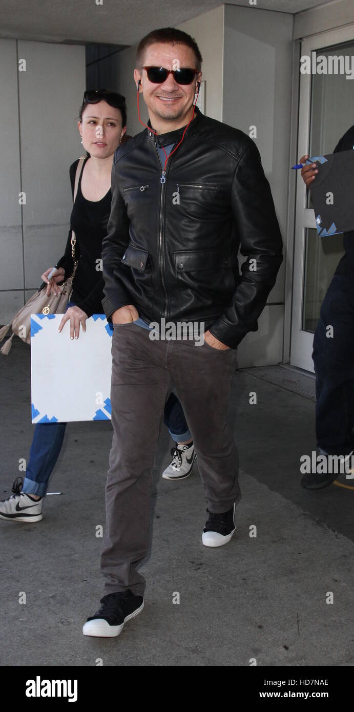 Jeremy Renner arrives at Los Angeles International Airport Featuring ...