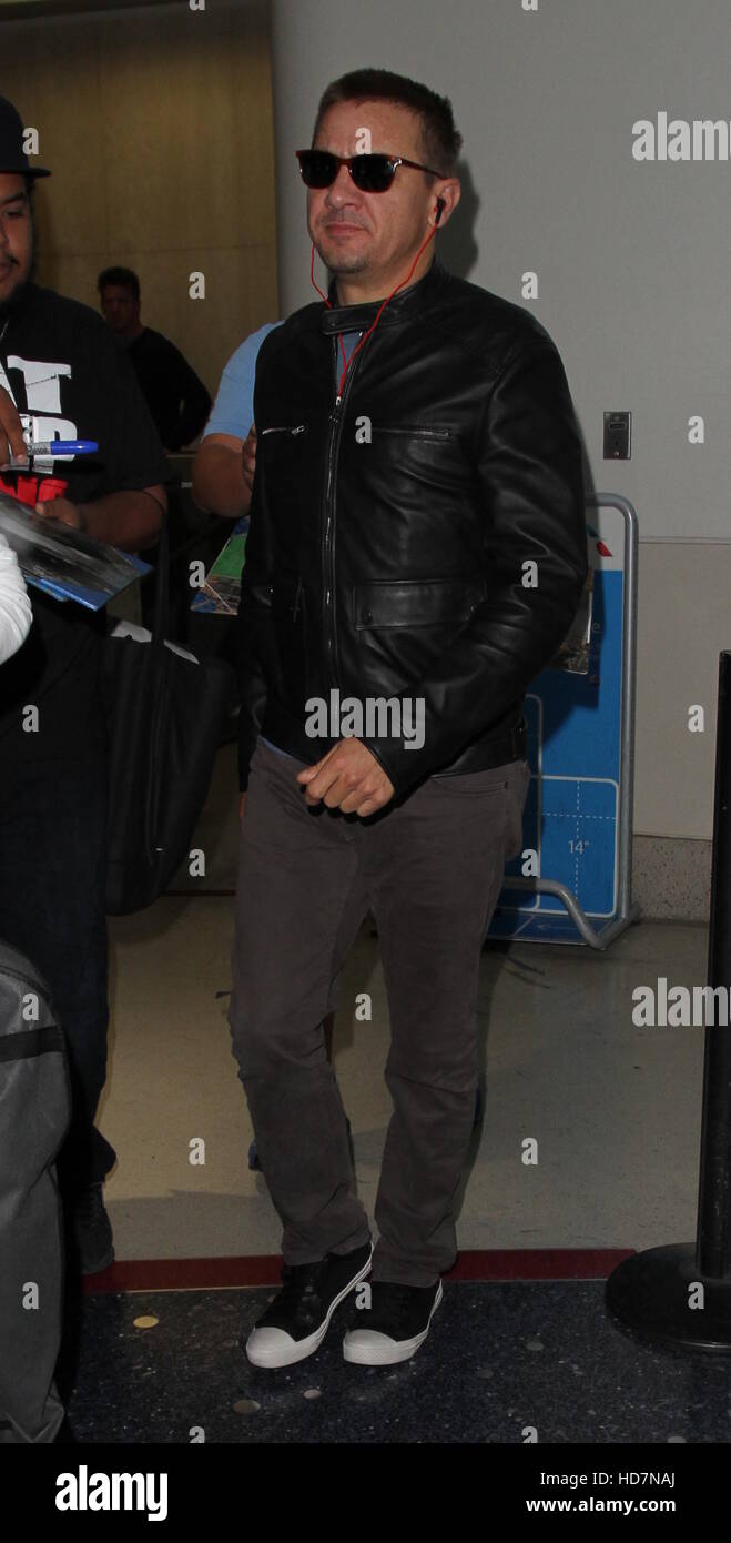 Jeremy Renner arrives at Los Angeles International Airport Featuring ...