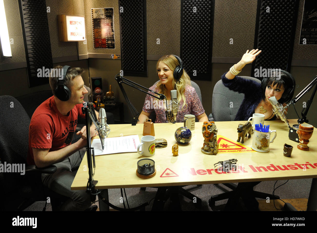 GARFUNKEL AND OATES, (from left): Chris Hardwick, Abby Elliott, Sugar ...