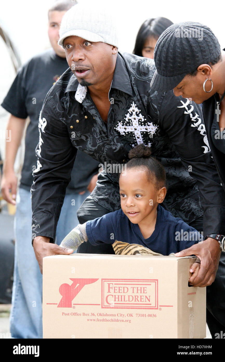 HAMMERTIME, (from left): M.C. Hammer, Sammy Burrell, Stephanie Burrell ...