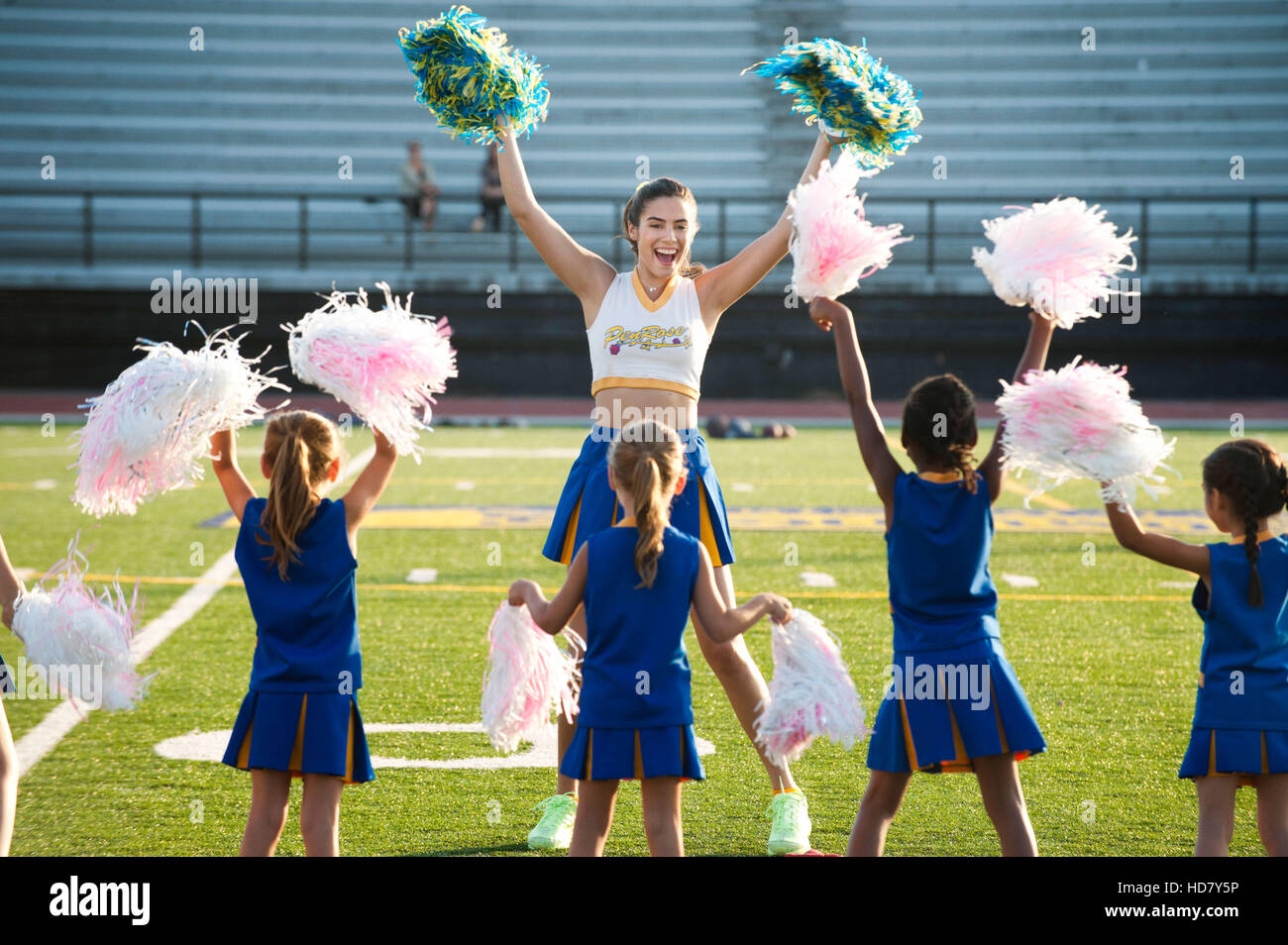 HEMLOCK GROVE, center: Lorenza Izzo in 'Jellyfish in the Sky' (Season 1 ...