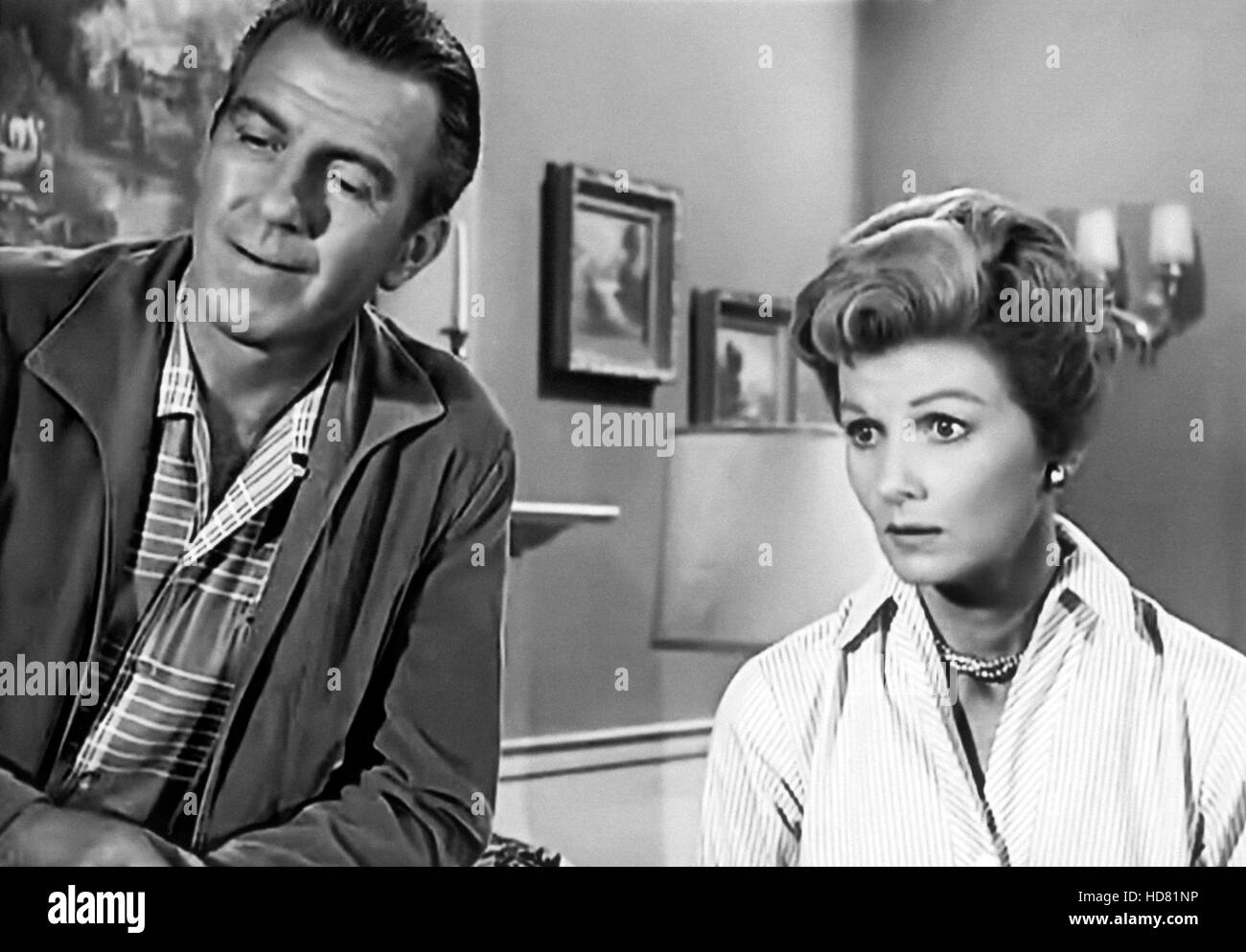LEAVE IT TO BEAVER, (from left): Hugh Beaumont, Barbara Billingsley ...