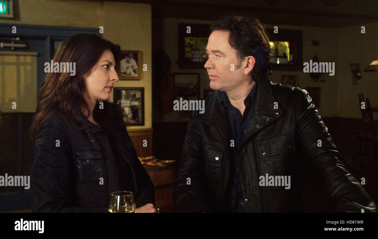 LEVERAGE, (from left): Gina Bellman, Timothy Hutton, 'The 15 Minute Job ...