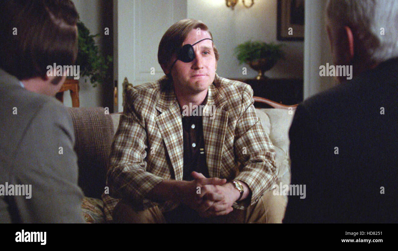 MAD MEN, (from left): Vincent Kartheiser (back to camera), Aaron Staton ...