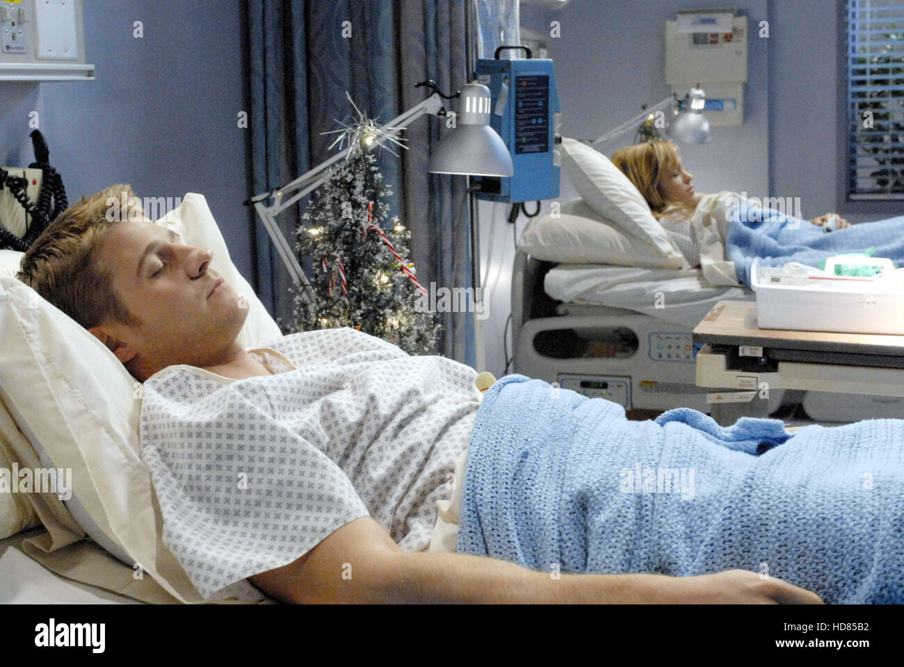 THE O.C., Benjamin McKenzie, Autumn Reeser, 'The Chrismukk-huh ...