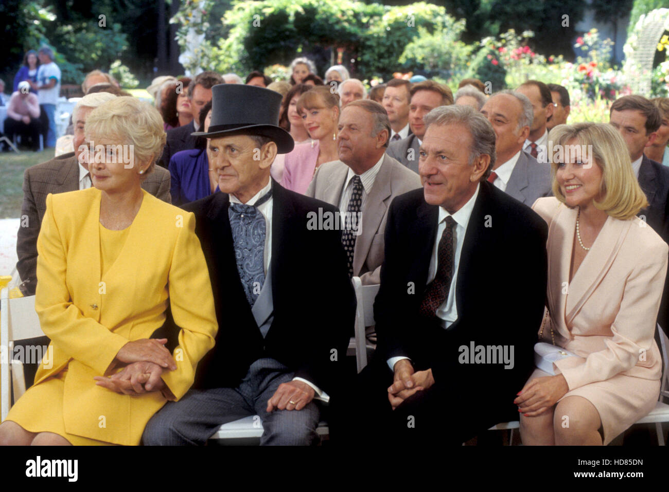 THE ODD COUPLE: TOGETHER AGAIN, (from left): Barbara Barrie, Tony ...