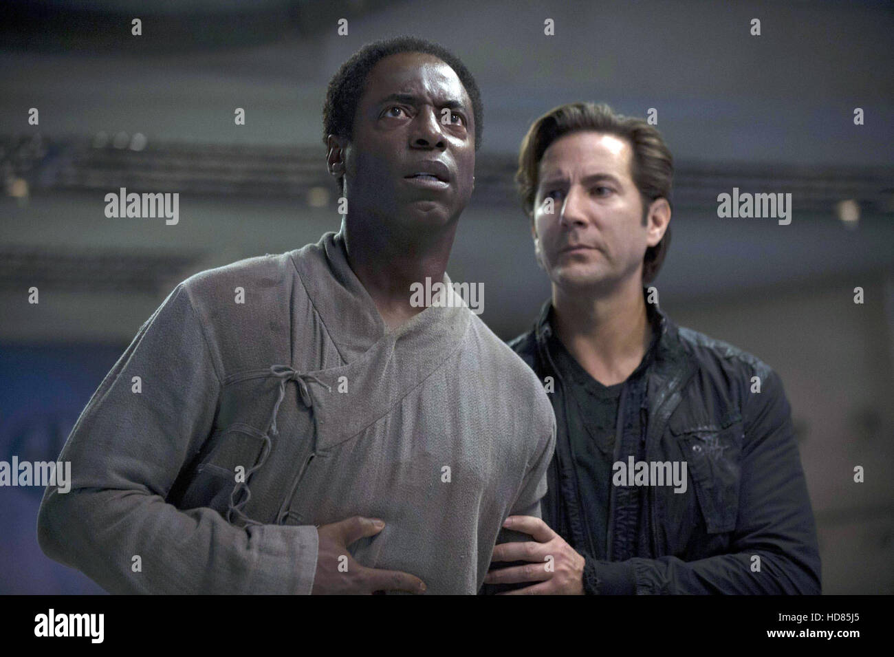 THE 100, l-r: Isaiah Washington, Henry Ian Cusick in 'Earth Skills ...