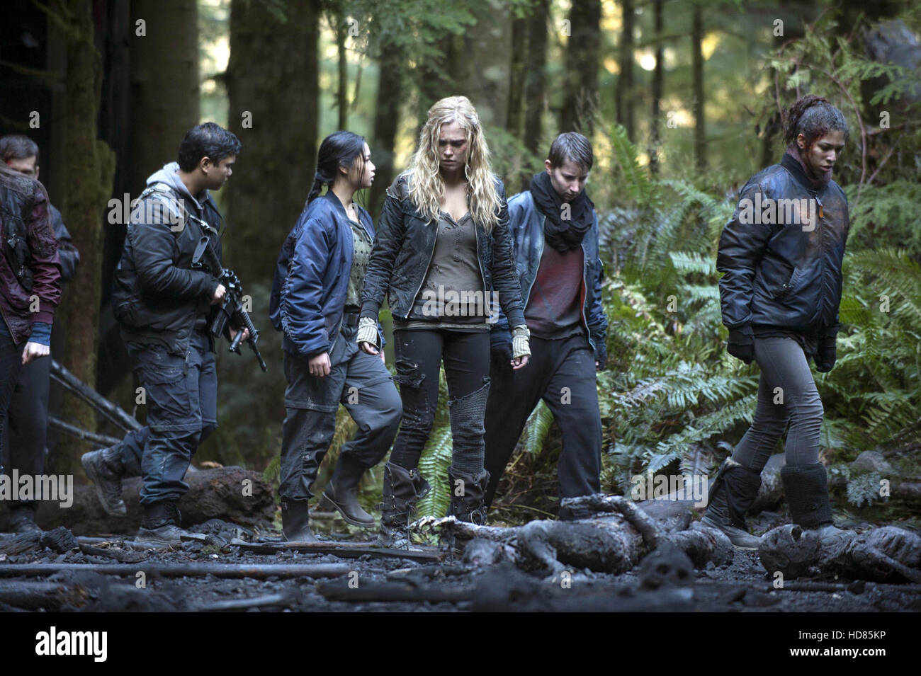 THE 100, Eliza Taylor (center), 'We Are Grounders, Part II', (Season 1 ...