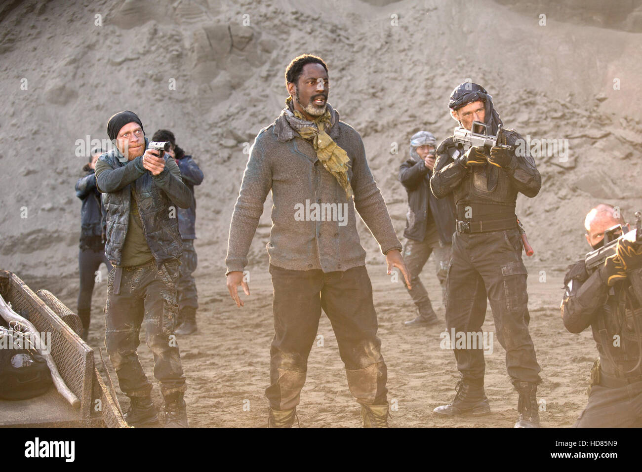 THE 100, l-r: Richard Harmon, Isaiah Washington in 'Rubicon' (Season 2 ...