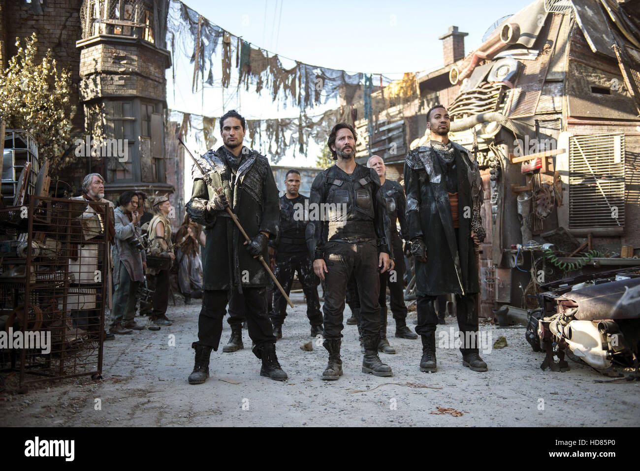 THE 100, Henry Ian Cusick (center), 'Ye Who Enter Here', (Season 3, ep ...