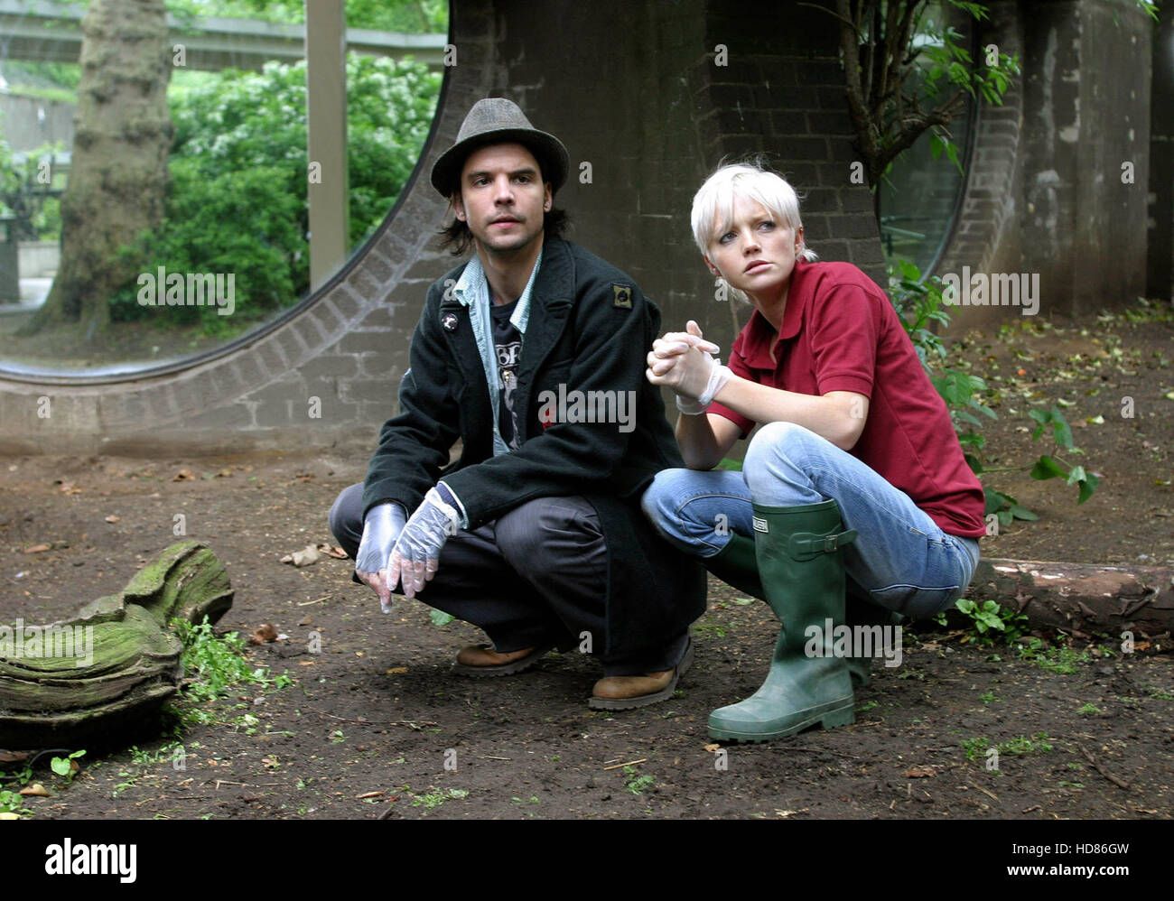 PRIMEVAL, (from left): Andrew Lee Potts, Hannah Spearritt, (Season 1 ...
