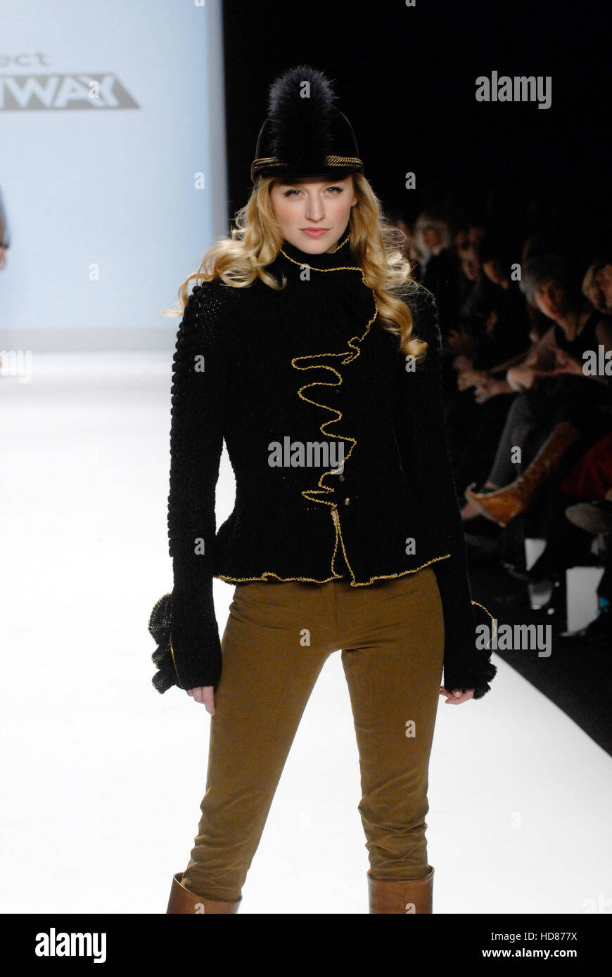 PROJECT RUNWAY, model wearing finalist Jillian Lewis' design, 'Finale ...