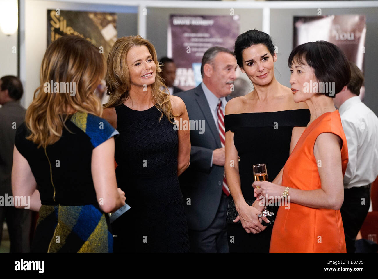 RIZZOLI & ISLES, l-r: Sasha Alexander (back to camera), Serena Scott ...