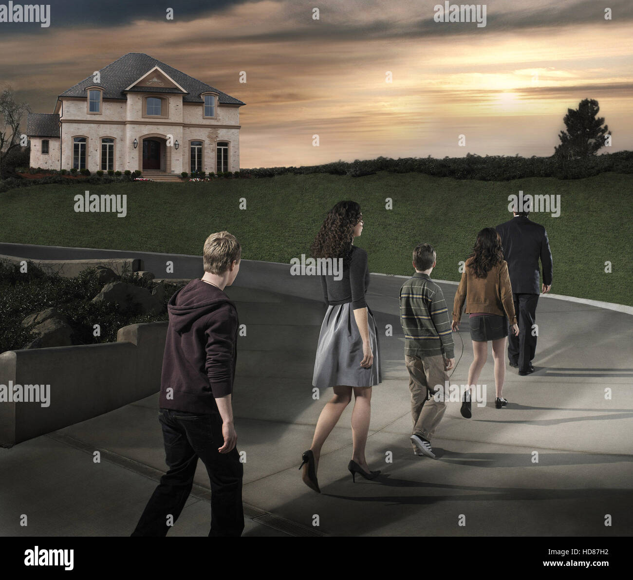 THE RICHES, Noel Fisher, Minnie Driver, Aidan Mitchell, Shannon ...