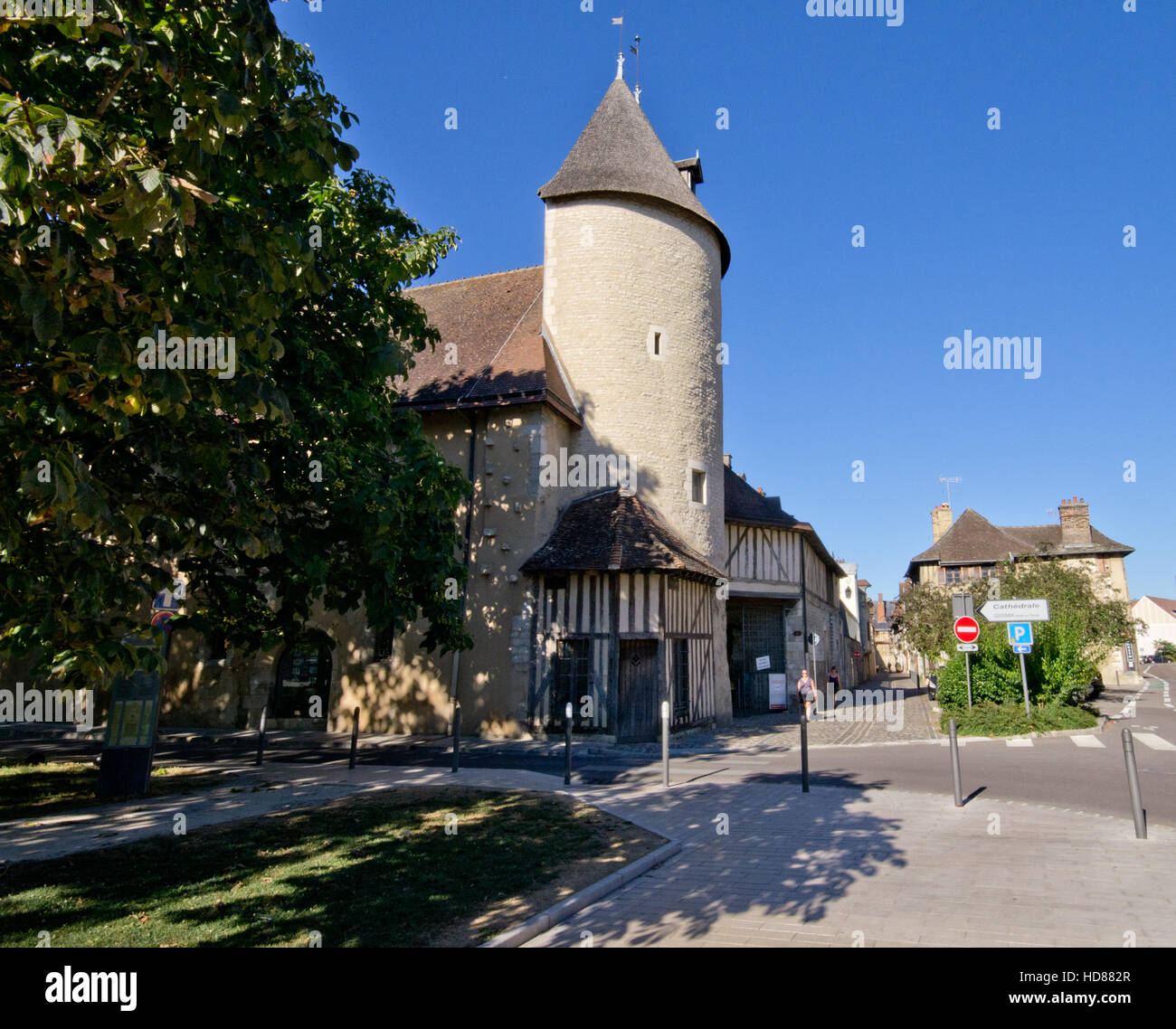 Buildings troyes france hi-res stock photography and images - Alamy