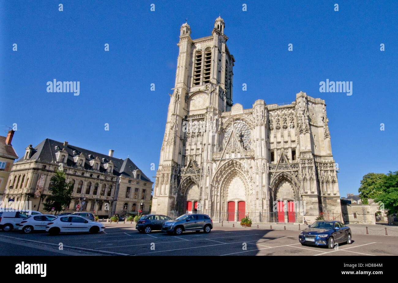 Troyes cathedral hi-res stock photography and images - Alamy