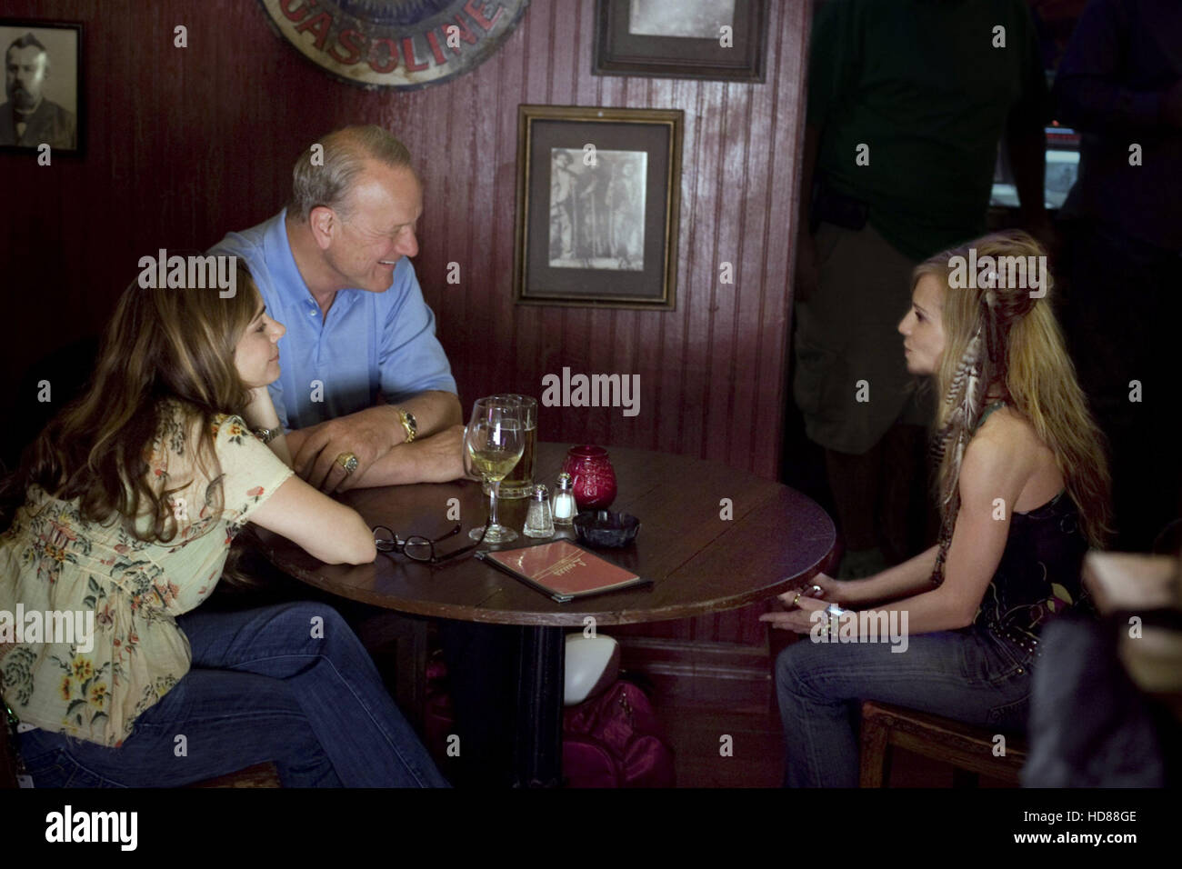 SAVING GRACE, (from left): Laura San Giacomo, Barry Switzer, Holly ...