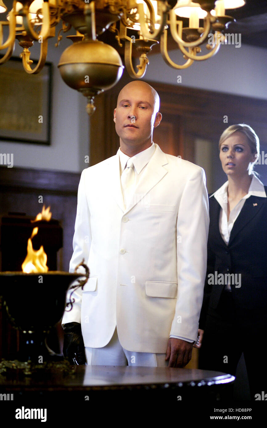 SMALLVILLE, (from left): Michael Rosenbaum, Laura Vandervoort ...