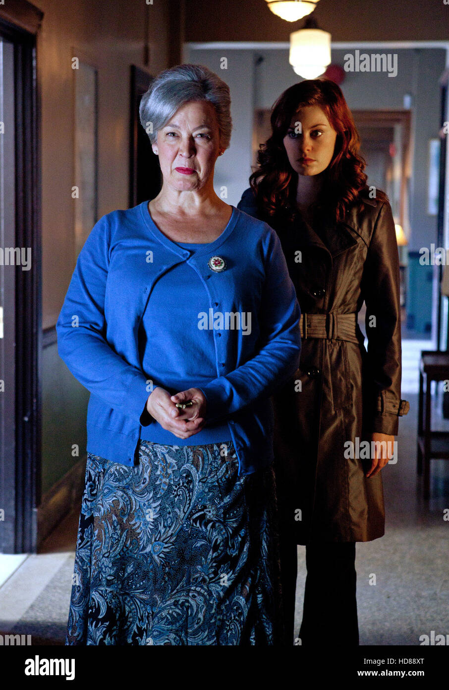 SMALLVILLE, (from left): Christine Willes, Cassidy Freeman, 'Abandoned ...