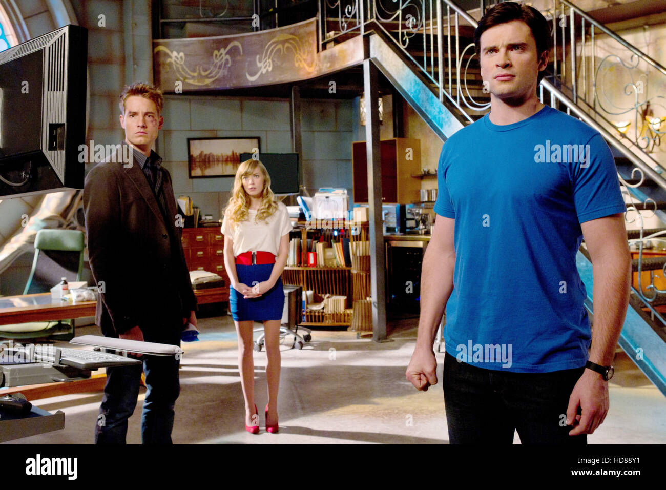 SMALLVILLE, (from left): Justin Hartley, Britt Irvin, Tom Welling ...