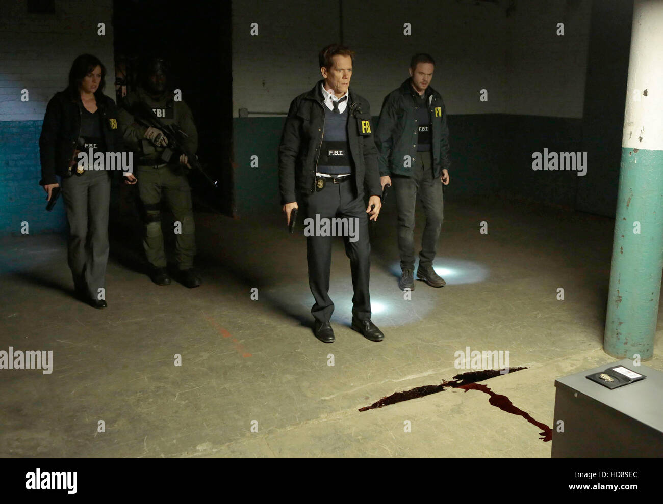 THE FOLLOWING, (from left): Jessica Stroup, Kevin Bacon, Shawn Ashmore ...