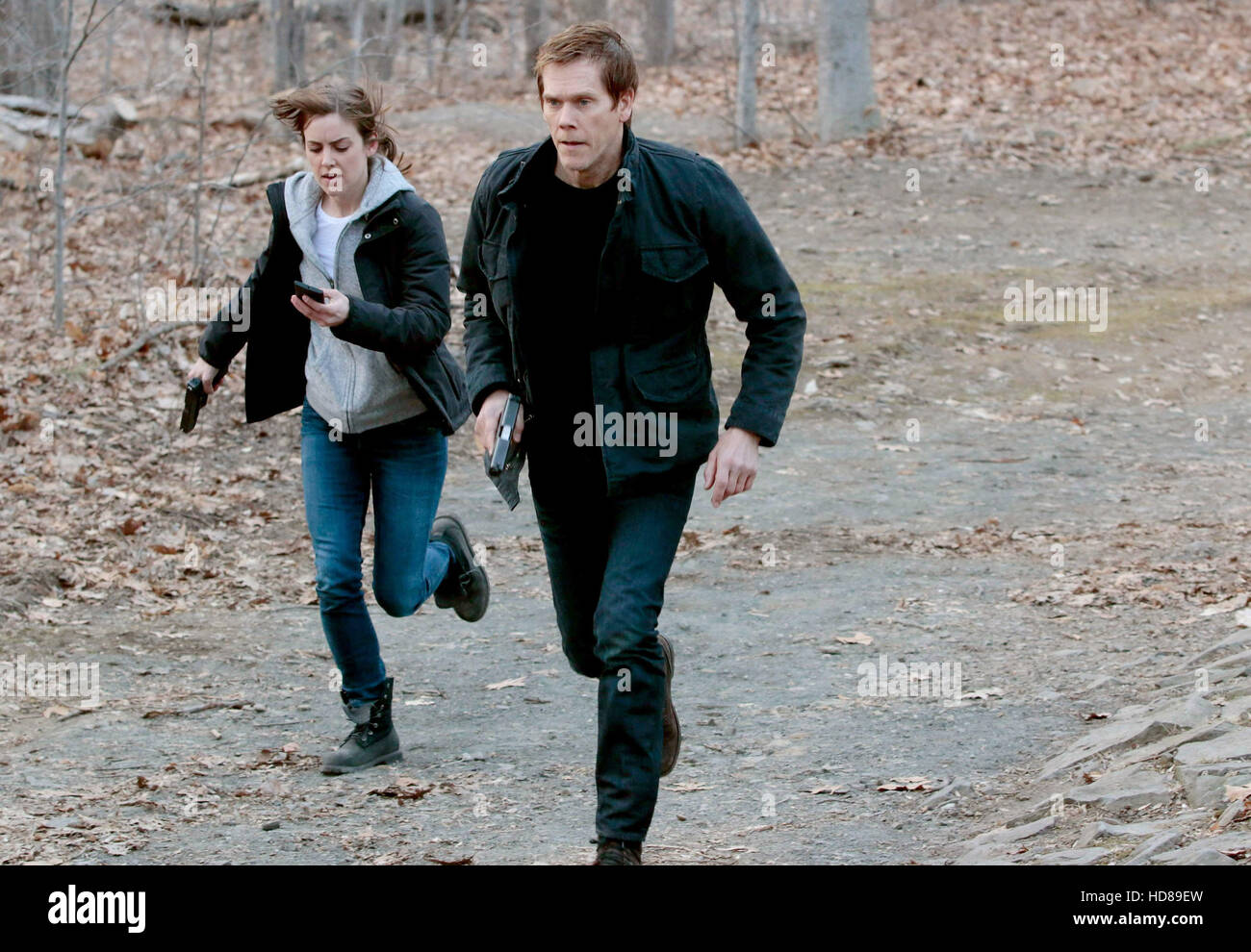 THE FOLLOWING, l-r: Jessica Stroup, Kevin Bacon in 'Dead or Alive/The ...
