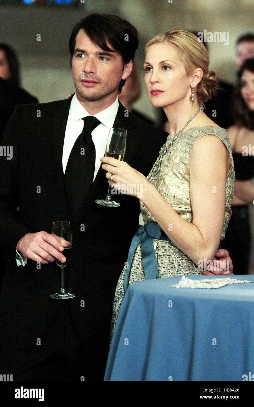 GOSSIP GIRL, (from left): Matthew Settle, Kelly Rutherford, 'It's A Dad ...