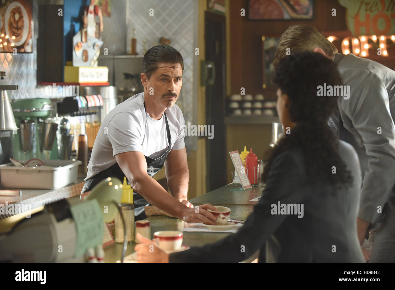 THE GRINDER, Rob Lowe in 'Delusions of Grinder' (Season 1, Episode 16 ...